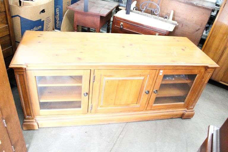 BLONDE WOOD GLASS FRONT TV CONSOLE WITH ATTACHMENT. - Auction Ohio