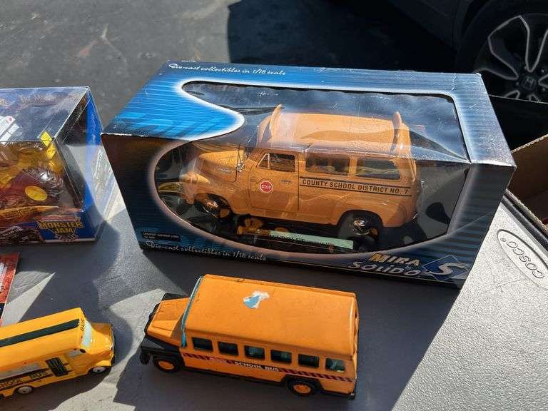 Die-Cast and Toy Model School Buses and Accessories - Auction Ohio