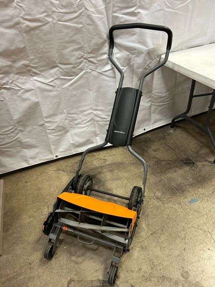 Fiskars StaySharp Max Reel Push Lawn Mower - Auction Ohio
