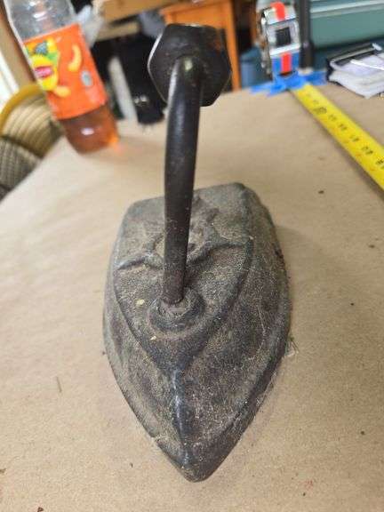 Antique sad iron - Auction Ohio