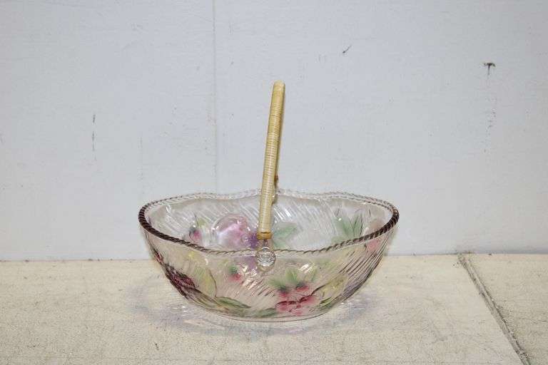 Rainbow Glass Fruit Bowl - Auction Ohio