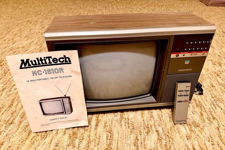 Vintage Magnavox Color TV - Auction Ohio