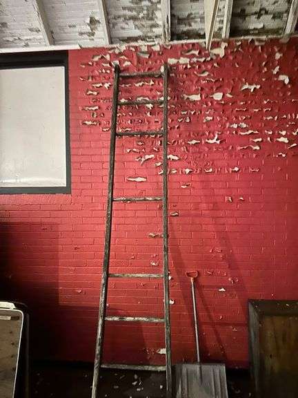 Vintage Wooden Extension Ladder - Auction Ohio