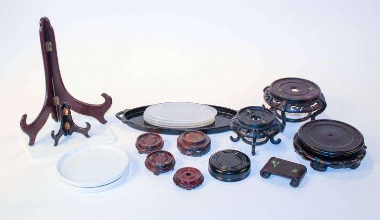 STANDS AND DISPLAY STANDS IN VARIOUS MATERIALS. - Auction Ohio