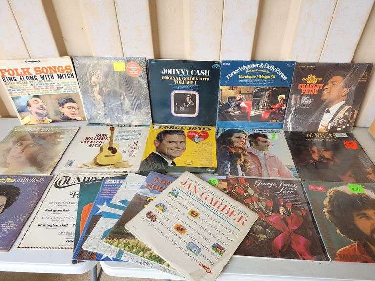 20 Records 33's, Waylon, Loretta Lynn, Conway Twitty, Hank Williams ...