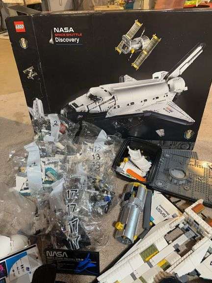 Vintage Lego NASA Space Shuttle Discovery set - Auction Ohio