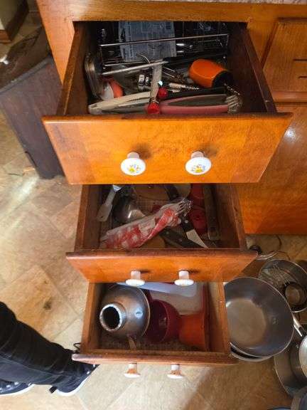 Clean out kitchen - Auction Ohio