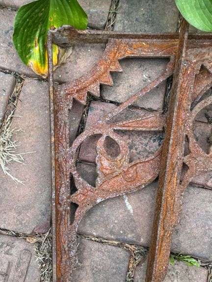 Rusted Cast Iron Architectural Brackets - Auction Ohio