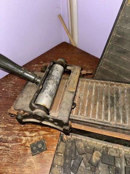 Antique Printing Press with Type - Auction Ohio