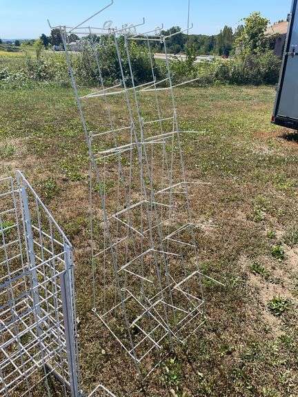 Wire Display Racks - Auction Ohio