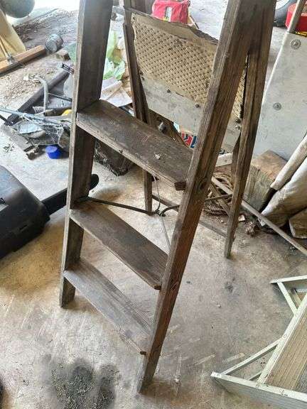 Wooden Step Ladder - Auction Ohio