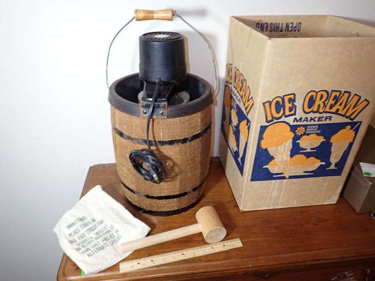J.E. Porter Company Electric Ice Cream Maker with Original Box and ...