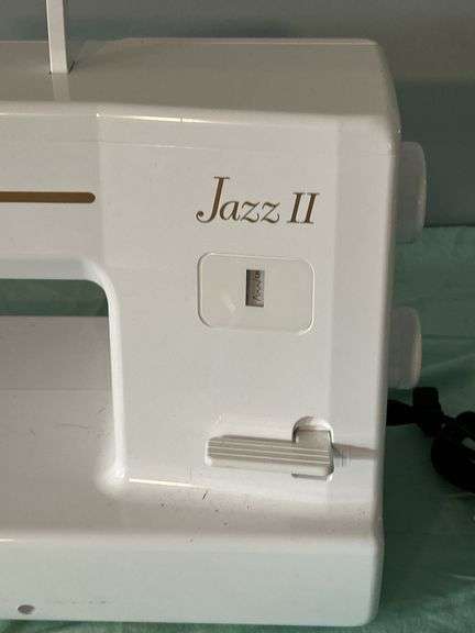 Baby Lock Jazz II Sewing Machine - Auction Ohio