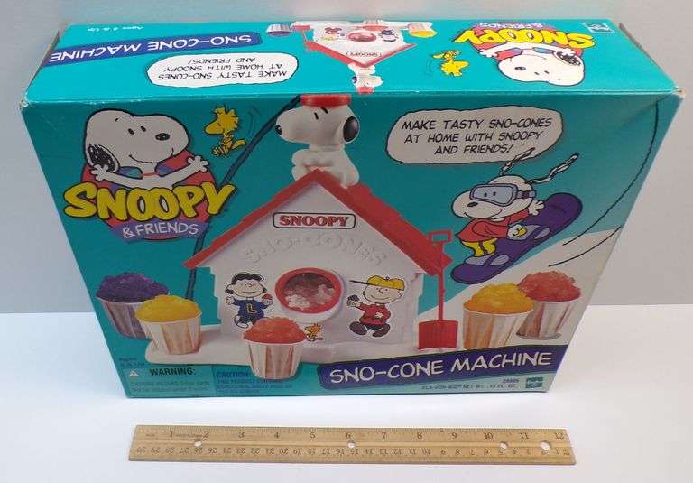 New Snoopy & Friends Sno-Cone Machine - Auction Ohio