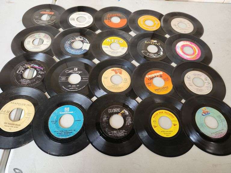 20 Records 45's, Barbara Fairchild, John Lennon, Bobby Sherman,Daryl ...