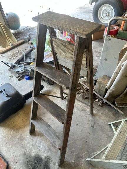 Wooden Step Ladder - Auction Ohio
