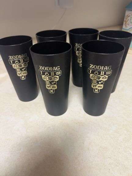 Vintage plastic cups - Auction Ohio