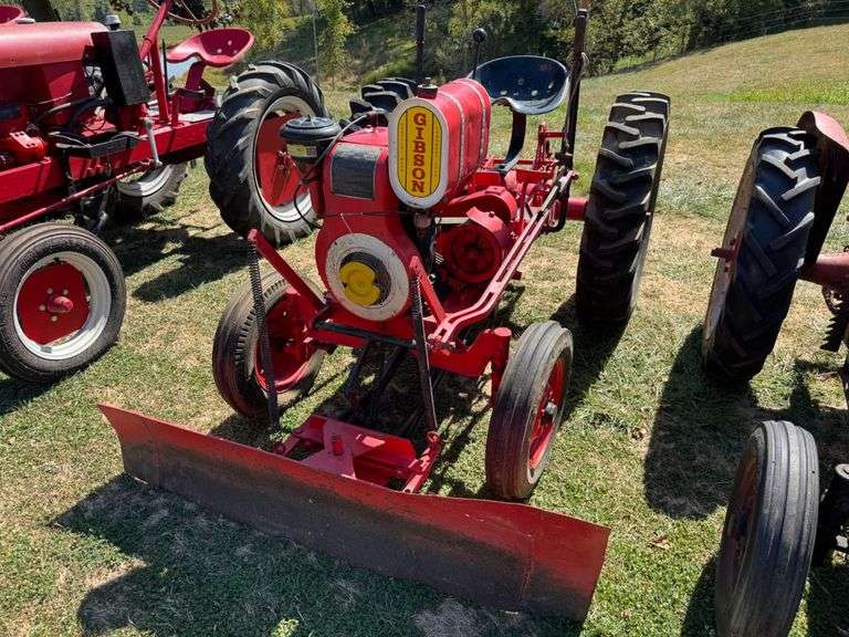 Gibson Tractor w/ Blade - Auction Ohio