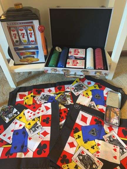 Vegas, baby! Slot machine cookie jar, etc. - Auction Ohio
