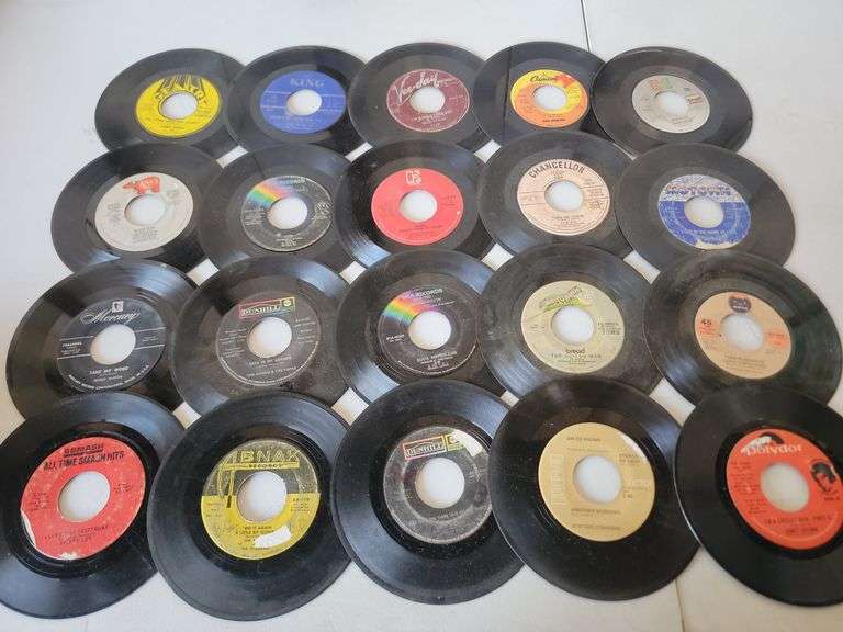 20 Records 45's James Brown, Todd Rundgren, The Mamas & The Papas, Cher ...