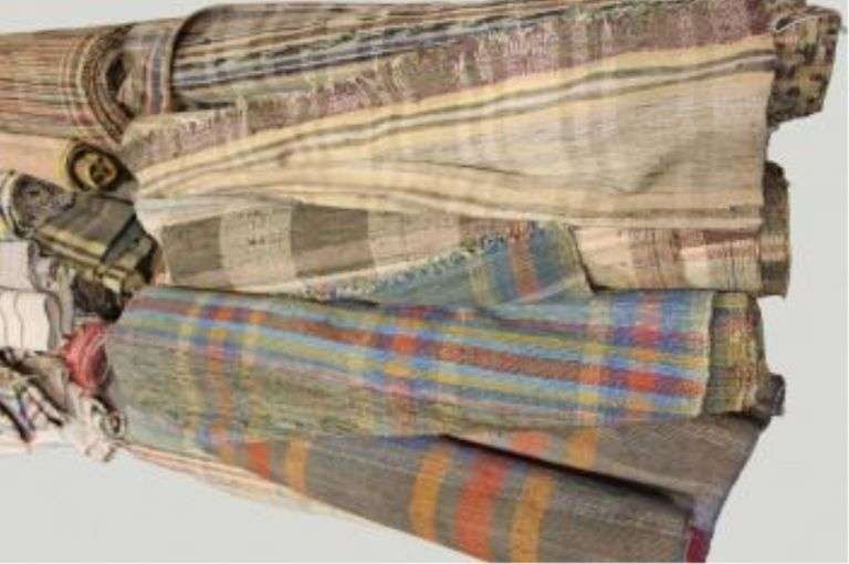 VINTAGE RAG RUG TEXTILES IN VARIOUS COLORS AND PATTERNS. - Auction Ohio