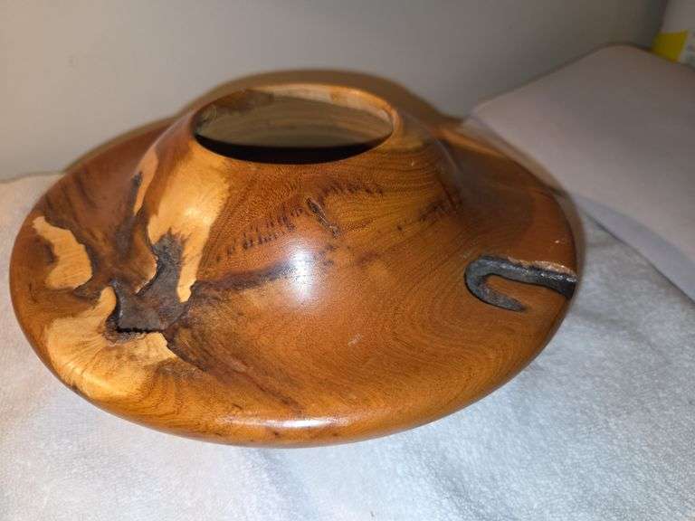 Black locust wood sculpture - Auction Ohio