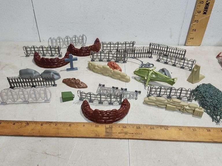 Assorted Plastic Army Men Accessories & Nail Through Finger Pc ...