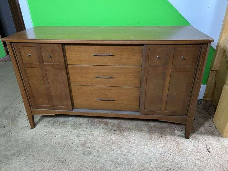 MCM Entertainment Stand - Auction Ohio