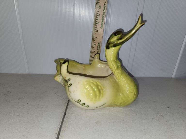 Vintage U.S.A. 69 Hull Swan Planter Hairline Crack - Auction Ohio