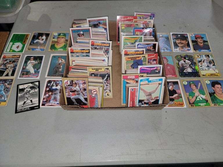 600+ Assorted Baseball Cards See Photos - Auction Ohio