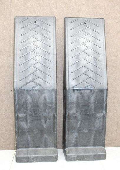 Heavy-Duty Plastic Car Ramps with Chevron Tread Pattern - Auction Ohio