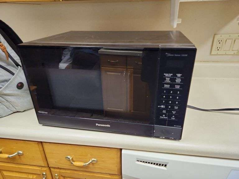 2019 Panasonic The Genius Sensor Microwave W/Book 20.25"X13.75"X12 ...