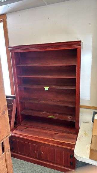 Yankee Candle Display Cabinet 23"H x 47"W x 71"D - Auction Ohio