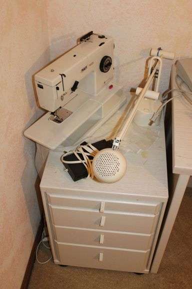Pfaff 1222E Sewing Machine - Auction Ohio