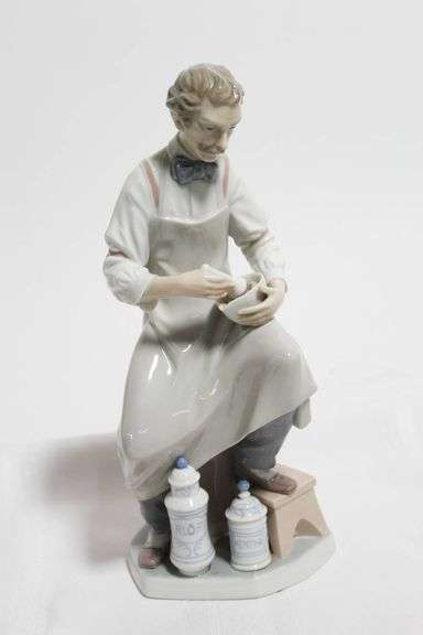 LLADRO PHARMACIST FIGURINE. - Auction Ohio