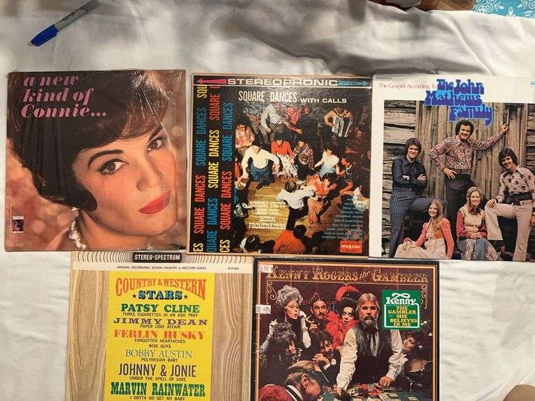 Lot of five vinyl country albums, including Kenny Rogers, the gambler ...