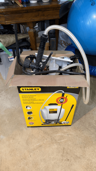 Stanley 4.0 Gallon Sprayer - Auction Ohio