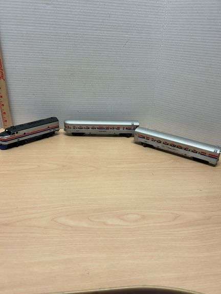 Amtrak HO Scale Model Train Set, Locomotive #106 With Silver Vision ...