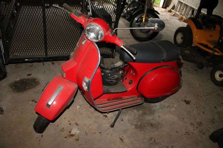 Fabulous Harley-Davidson Dyna Super Glide motorcycle, Vespa Piaggio ...