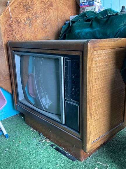 Vintage Console TV and Collection of Tube TVs - Apexx Auctions