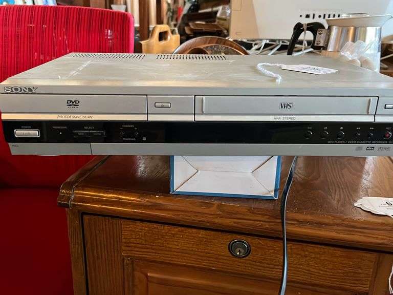 VHS/DVD Player - Apexx Auctions
