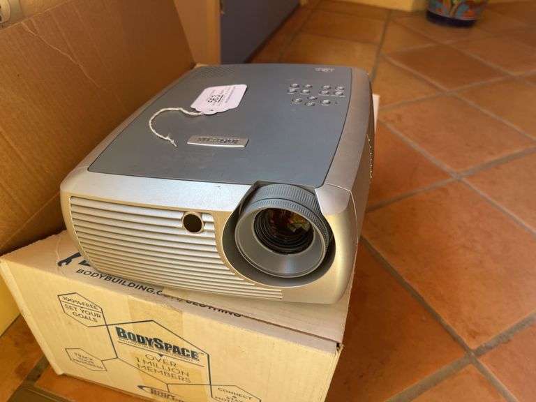 In Focus Projector - Apexx Auctions