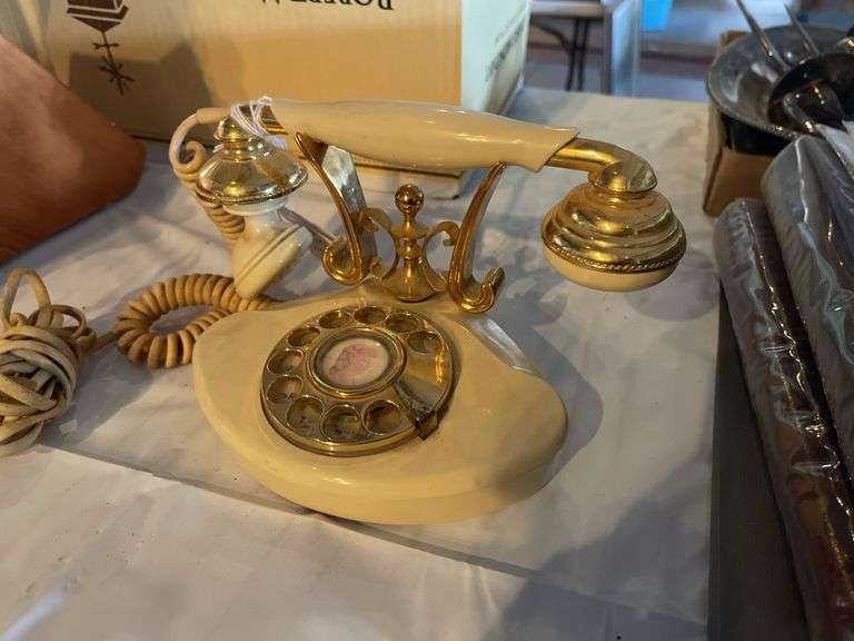 Reproduction Phone - Apexx Auctions