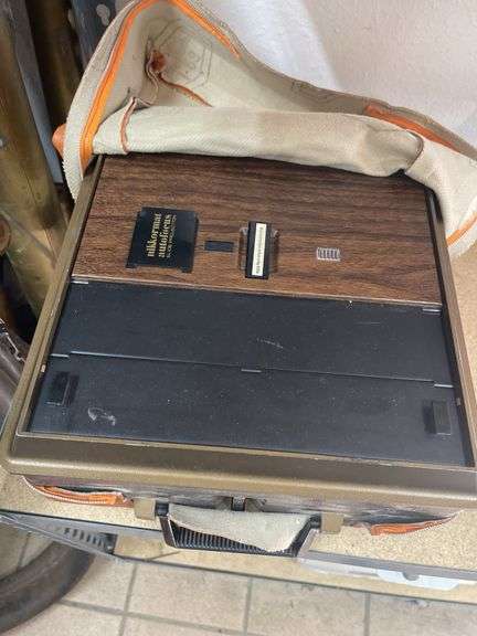 Nikkormat Autofocus Slide Projector - Apexx Auctions