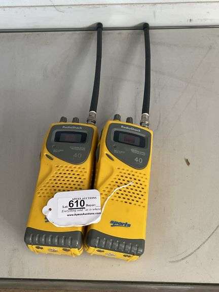 Two Radio Shack CB Transceivers - Apexx Auctions