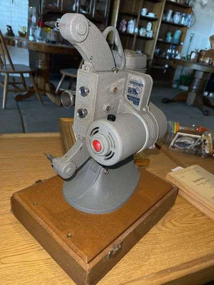 DeJur Model 750 Projector - Apexx Auctions