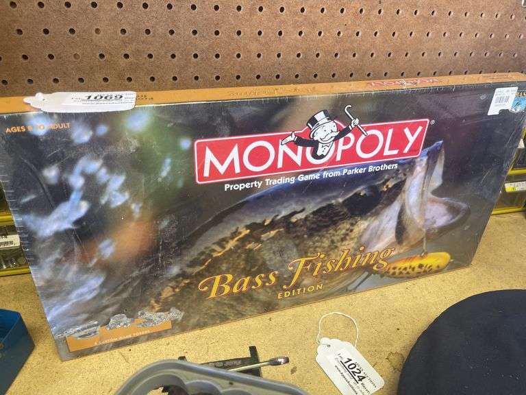 Bass Fishing Monopoly - Apexx Auctions