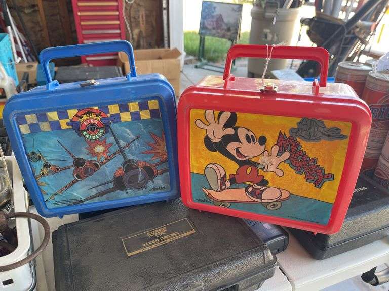Two Vintage Plastic Lunchboxes - Apexx Auctions