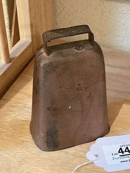 Vintage Cow Bell - Apexx Auctions