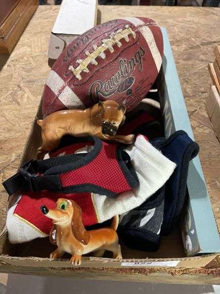 Collection of Dog Items - Apexx Auctions